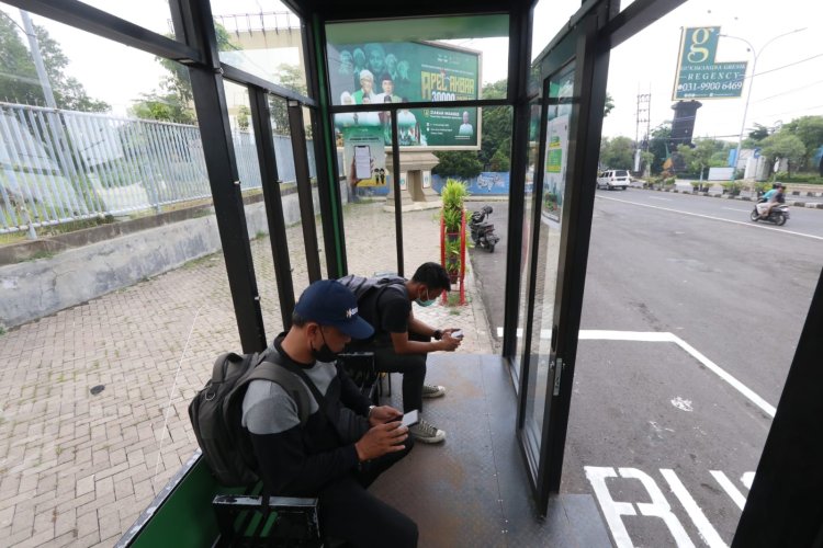 Asik! Halte Trans Jatim Kini Difasilitasi Wifi Gratis - Satu Jatim